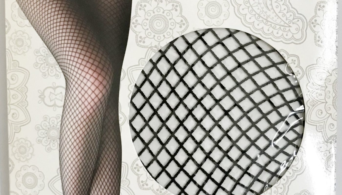 HAUTE FASHION MEDIUM HOLE BLACK MESH FISH NET STOCKINGS - Wholesale ...